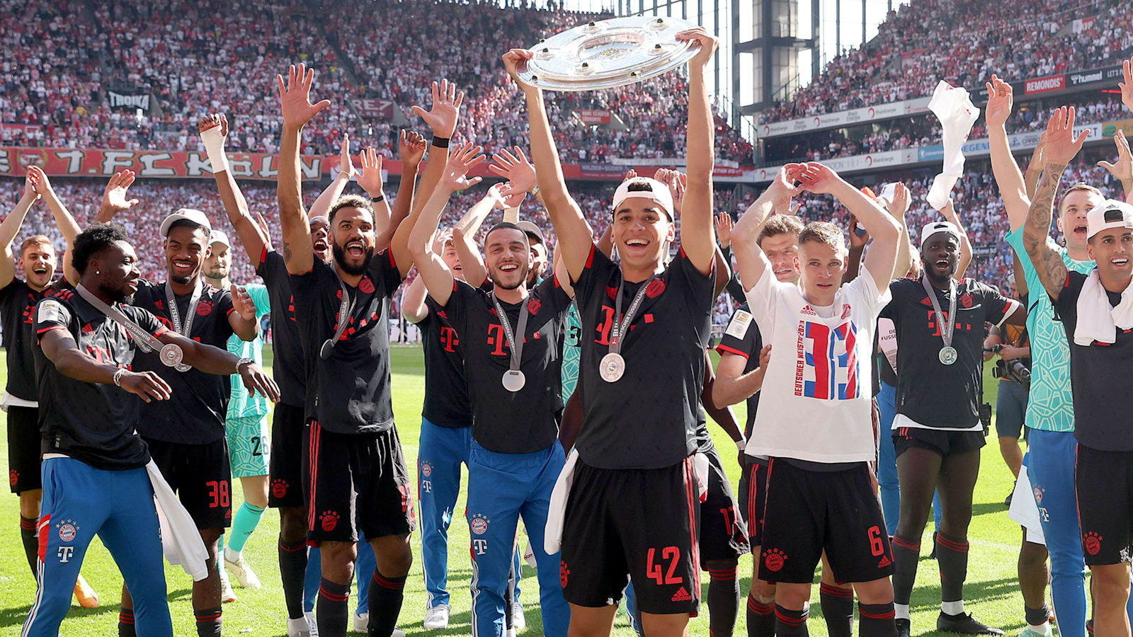 Video: Wieder deutscher Meister! So feiert der FC Bayern den Titel
