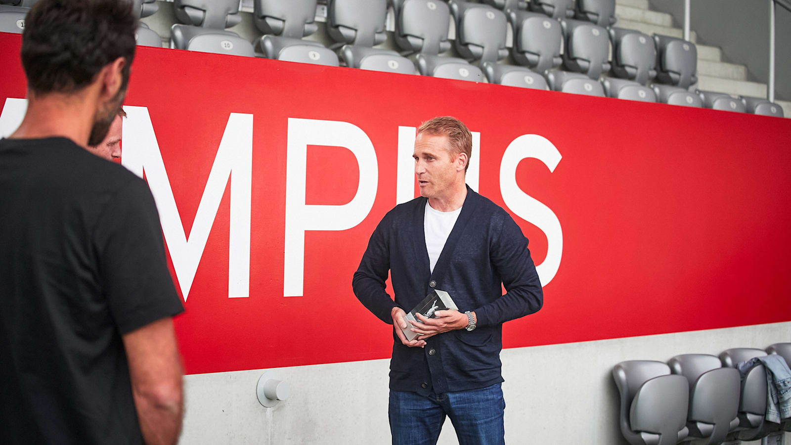 FC Bayern receives award for "Mental Health Awareness Month“