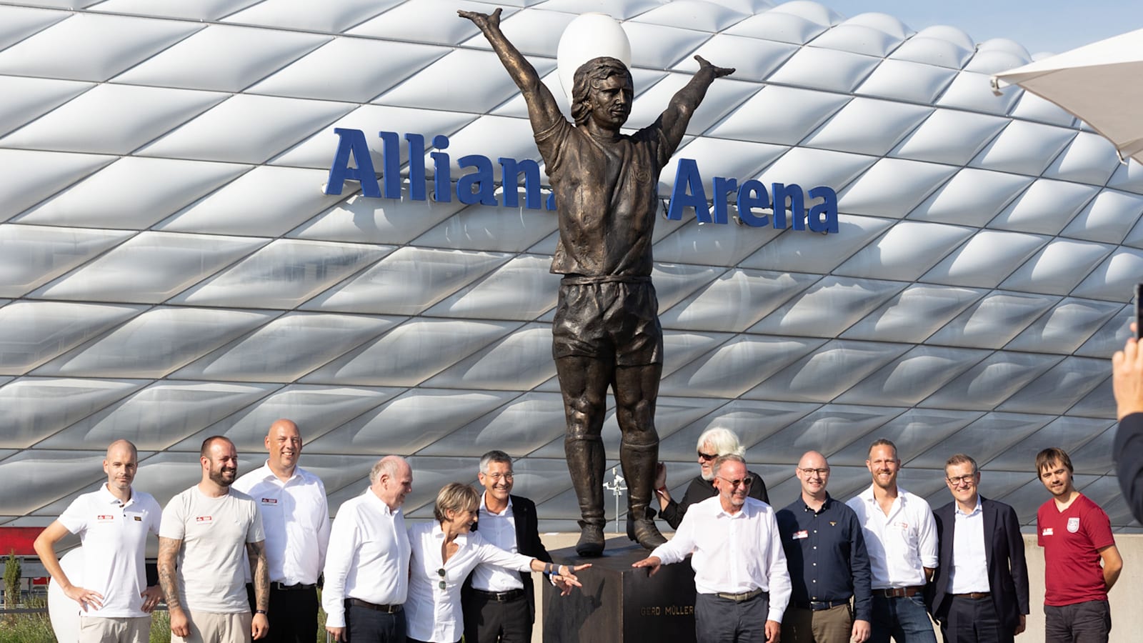Statue für FC Bayern-Ikone Gerd Müller | Allianz Arena