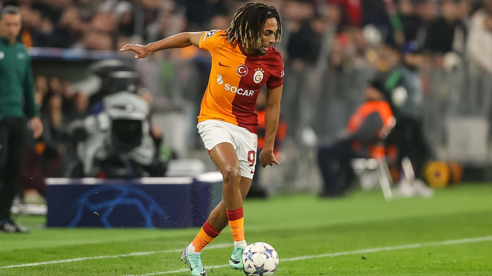 Video: Sacha Boey: The best of Bayern's new defender