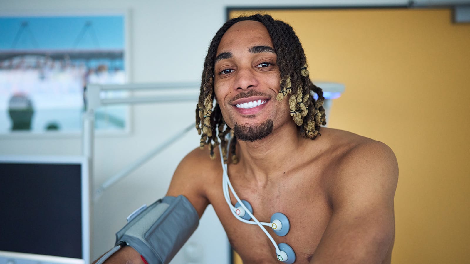 So lief die Ankunft von Sacha Boey beim FC Bayern