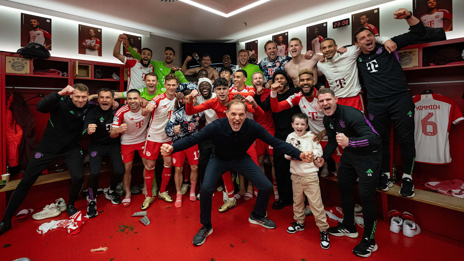 Video: Bayern celebrate Champions League semi-final progress in ...
