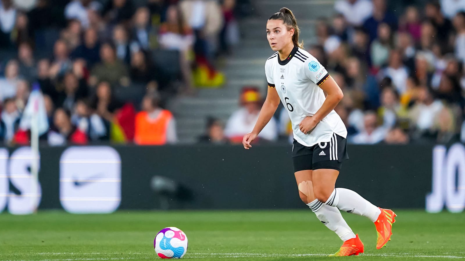 Introducing FC Bayern's new signing Lena Oberdorf | FC Bayern Women