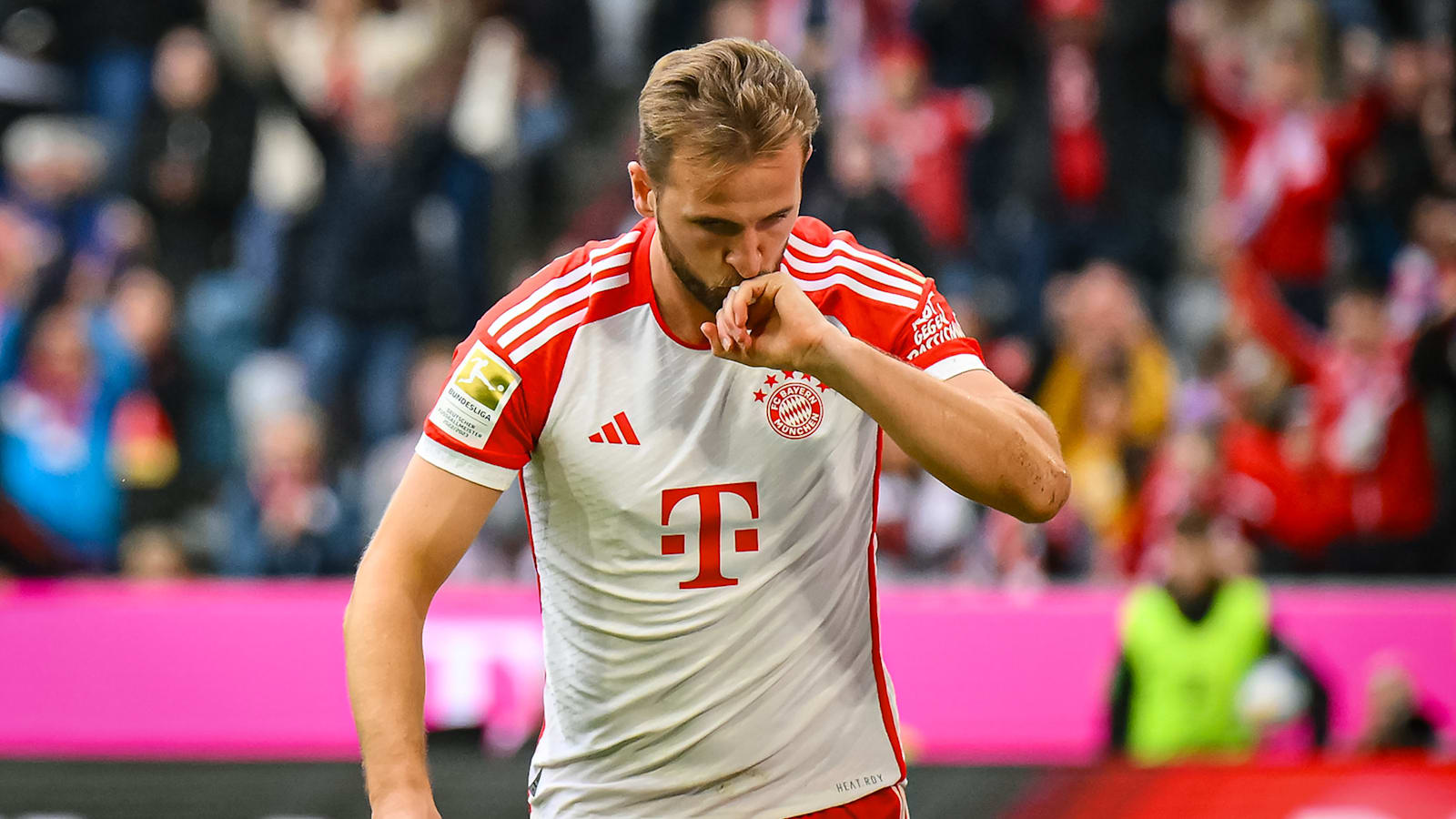 Harry Kane named FC Bayern Player of the Month for October 2023