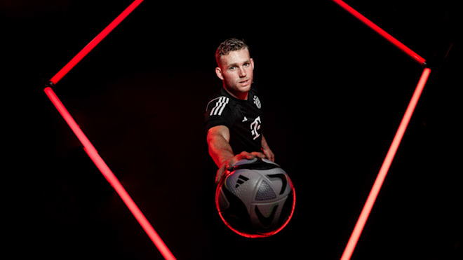 Gallery: The first photos of Daniel Peretz at Bayern