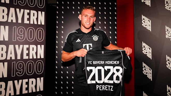 Gallery: The first photos of Daniel Peretz at Bayern