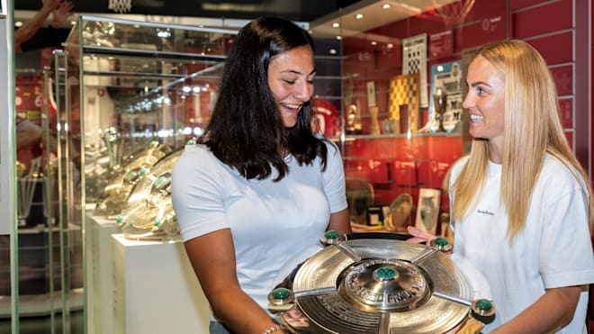 Gallery: Glódís Viggósdóttir and Mala Grohs deliver the Meisterschale ...