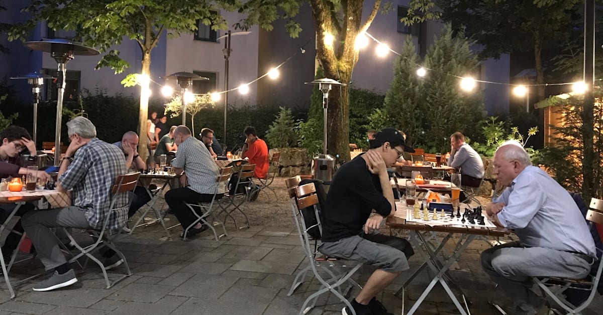 Ferdinand Unzicker vor Ziyi Zhou und Robert Klenk im MEHLFELDs