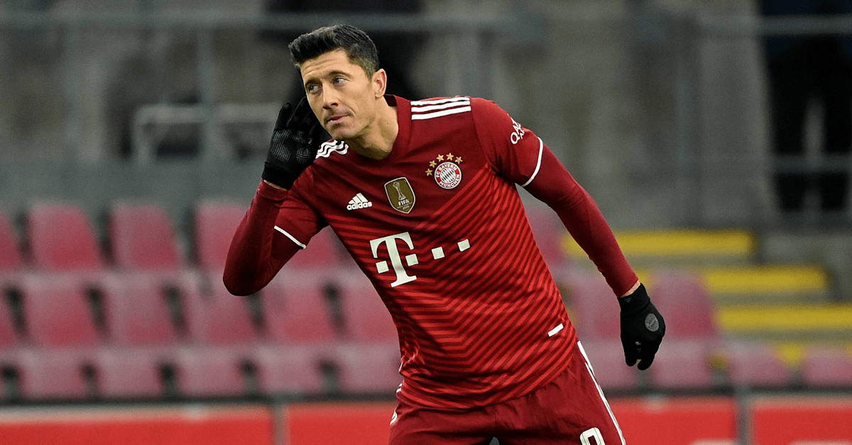 Lewandowski with a statement hat-trick ahead of "The Best" Awards show