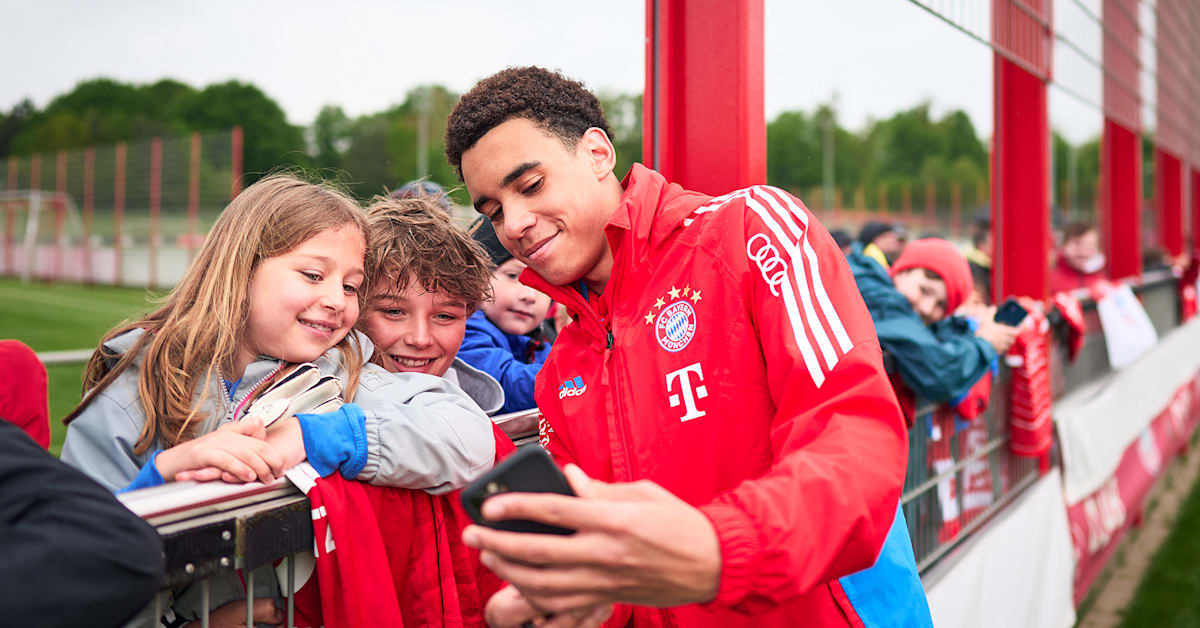 Gallery: Photos from Bayern's open training session ahead of Leipzig game