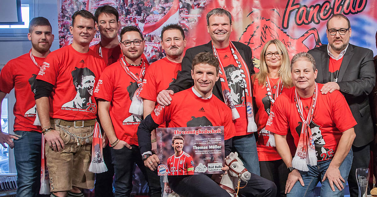 Tradition since 1985 - FCB fan club visits at Christmas