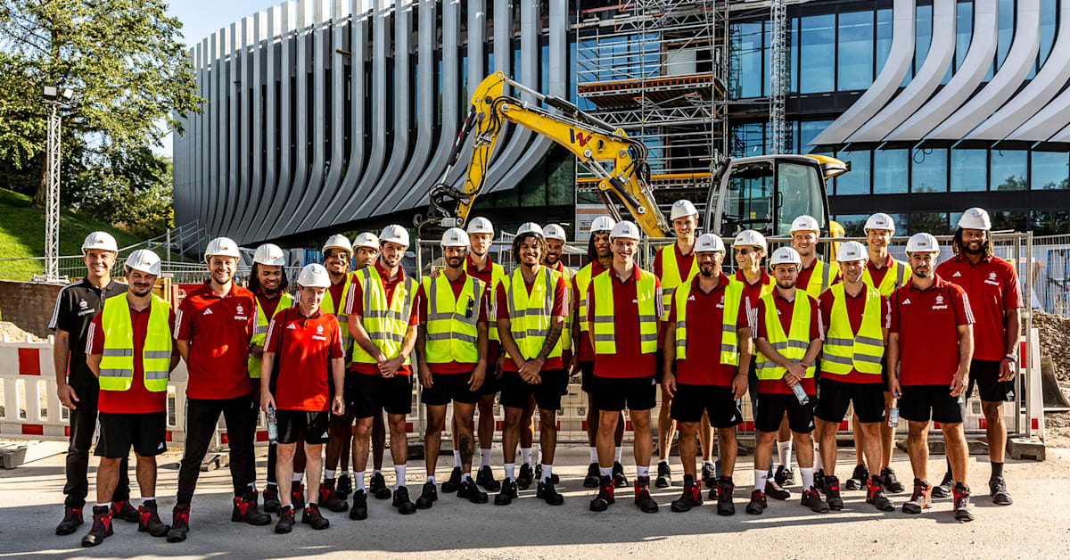„An amazing arena“: FCBB squad visits SAP Garden
