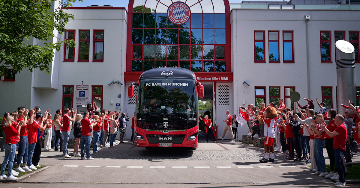 Video: Staff cheer off the team bus from Säbener Straße