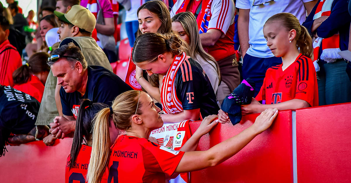 FC Bayern Women's title celebrations with the fans