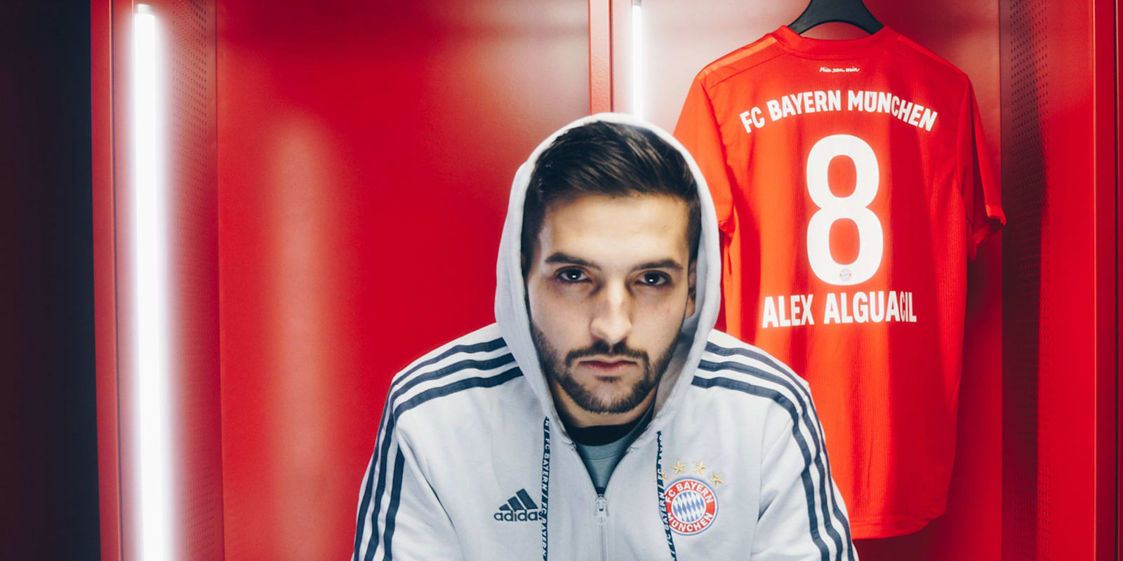 FC Bayern esports star Alex Alguacil in focus