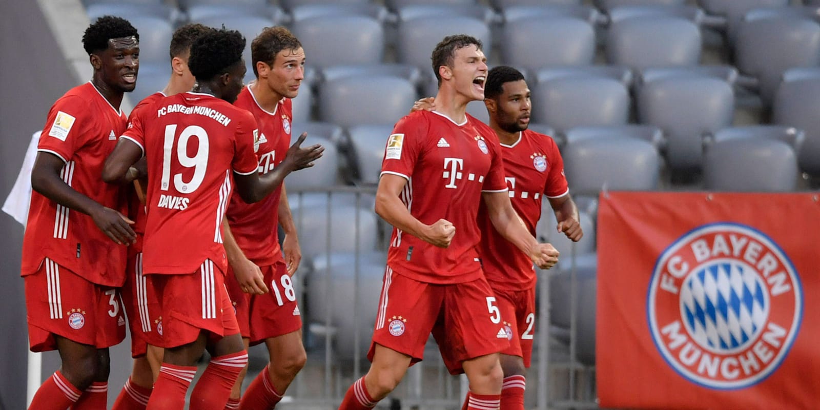 After 2-1 win over Gladbach: FC Bayern on verge of title defence