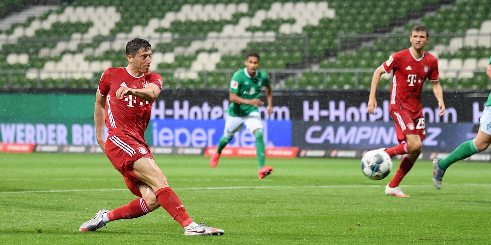 Robert Lewandowski with the goal to win the title and Müller catches up ...