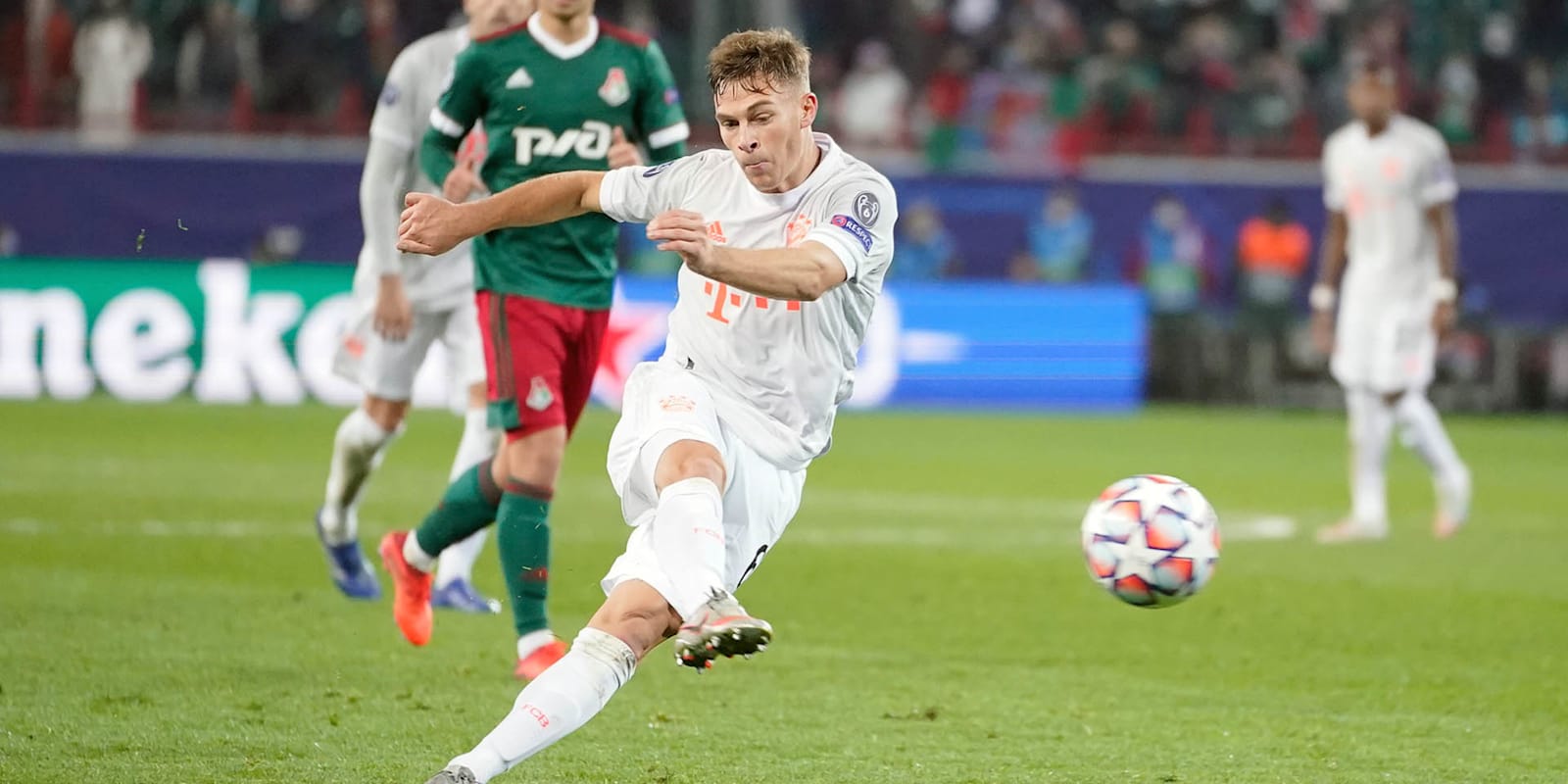 Joshua Kimmich scores the Goal of the Week in the Champions League