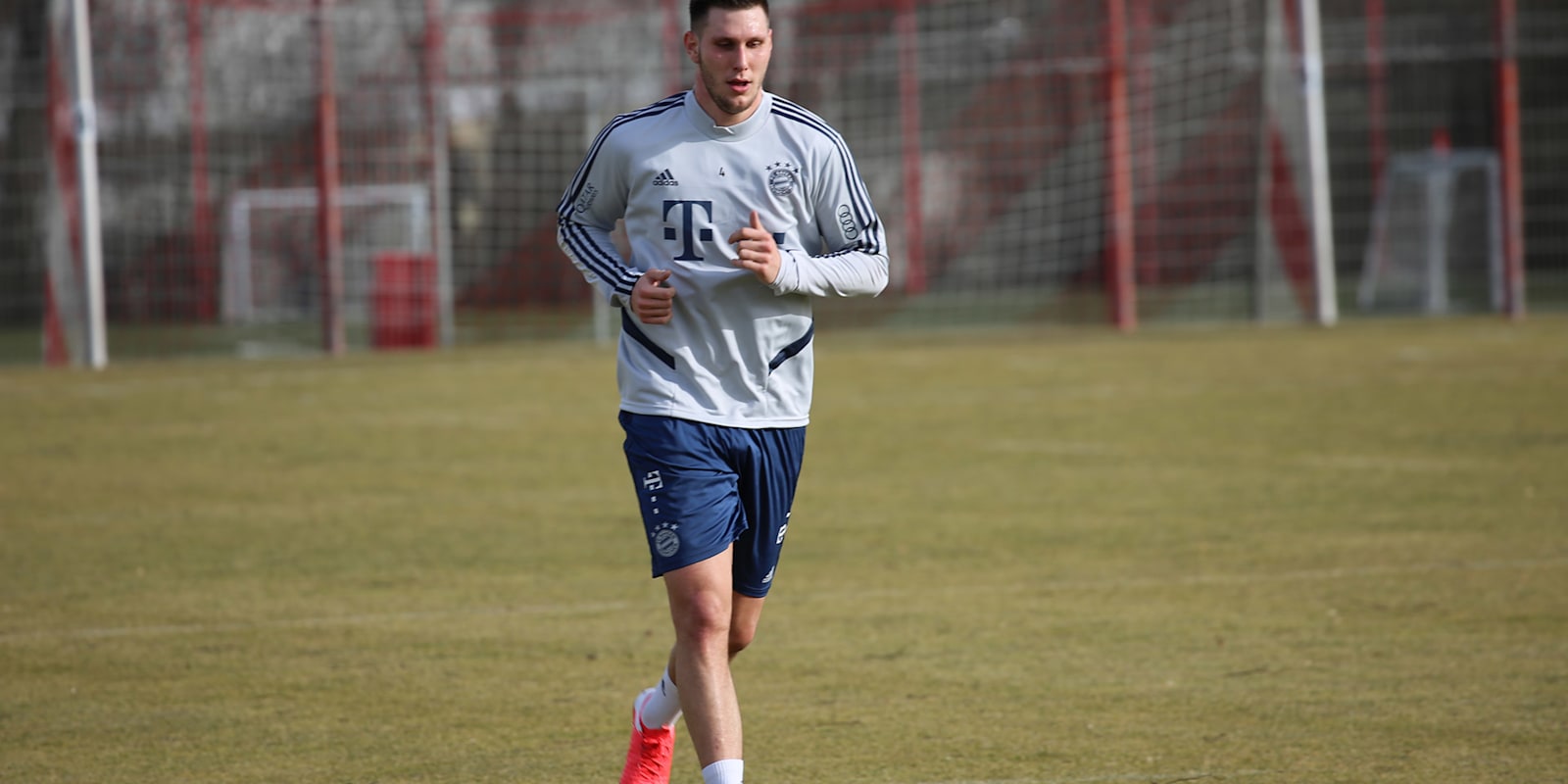 FC Bayern defender Niklas Süle up and (literally) running again