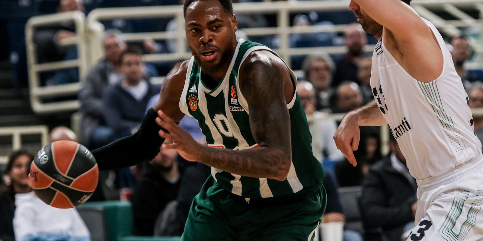 FCBB signs US forward Deshaun Thomas for the upcoming season