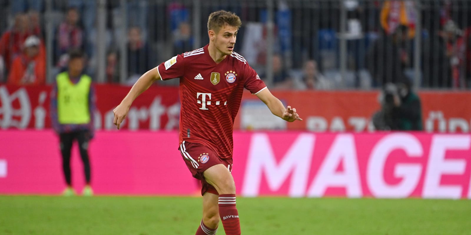 Josip Stanišić out for the foreseeable future I FC Bayern
