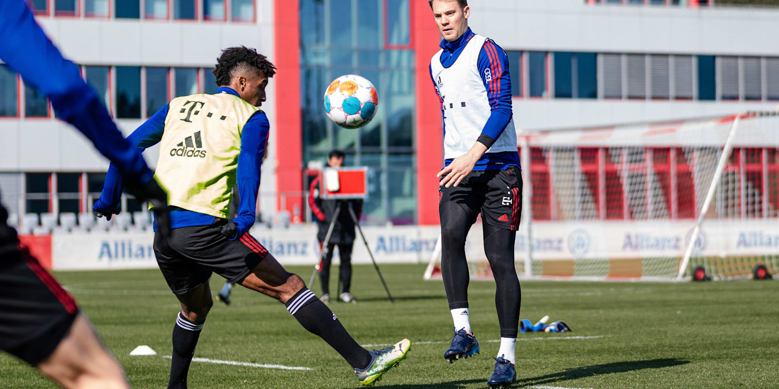 Manuel Neuer back in team training ahead of Bayer game | FC Bayern