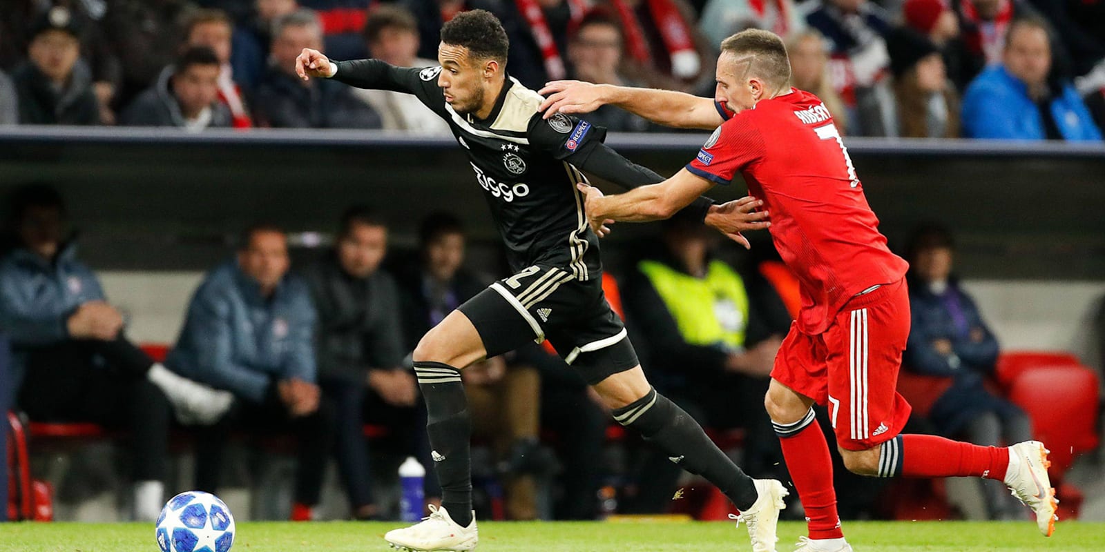 Profile: This is new signing Noussair Mazraoui | FC Bayern