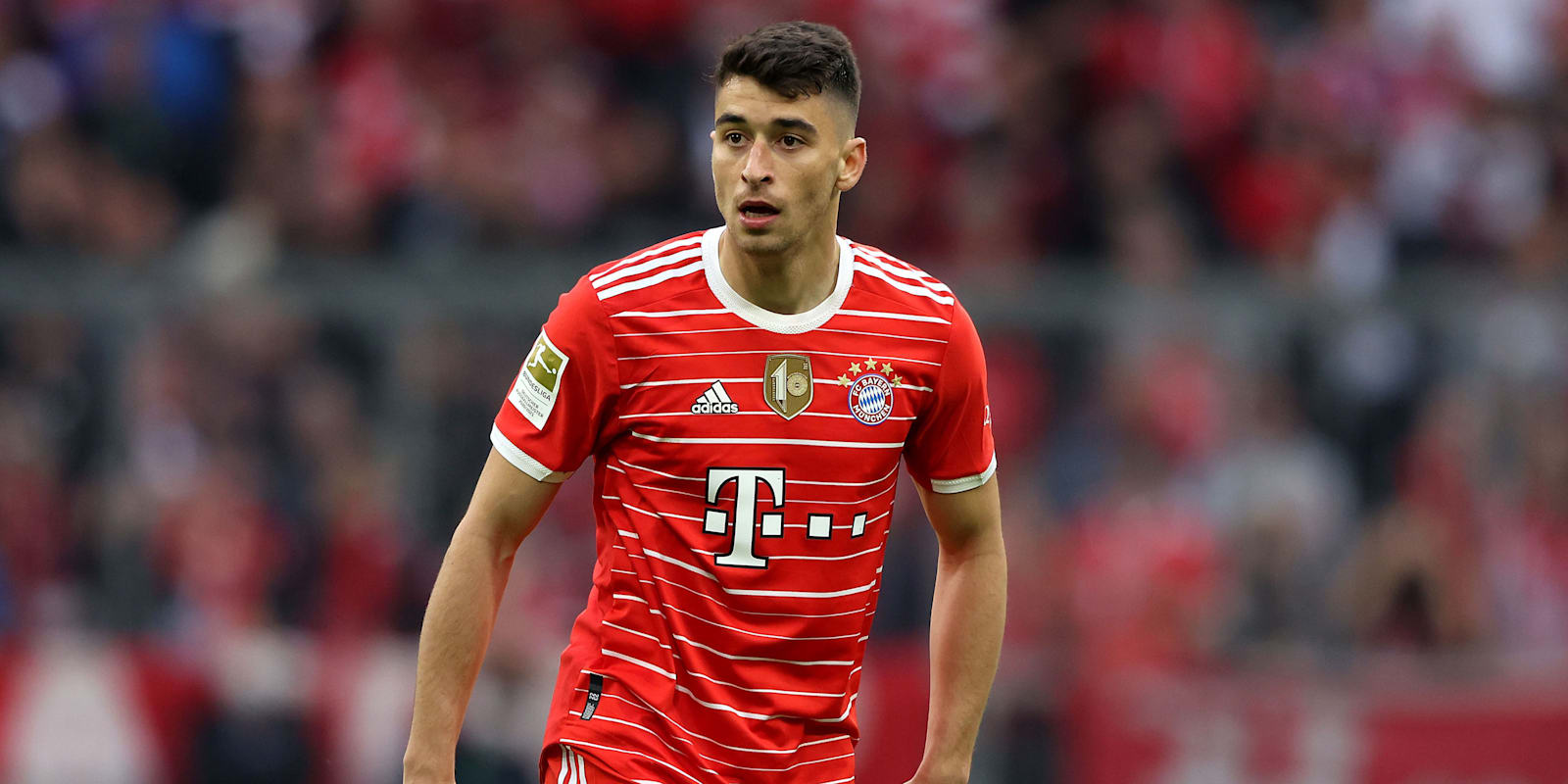 Marc Roca moves to Leeds United | FC Bayern