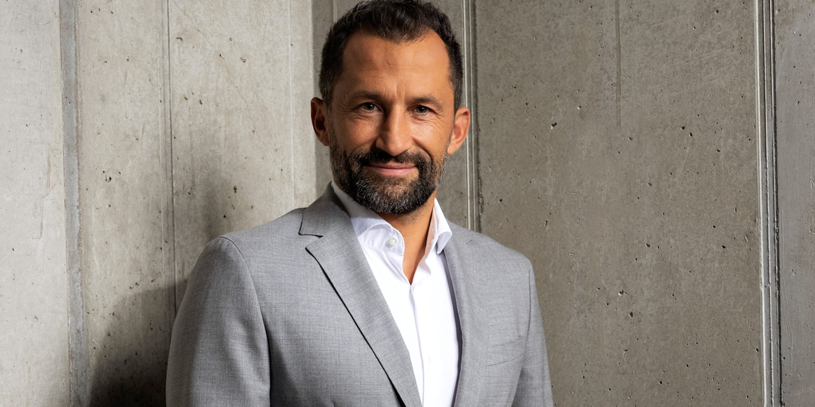 Aufsichtsrat des FC Bayern verlängert Vertrag mit Sportvorstand ...