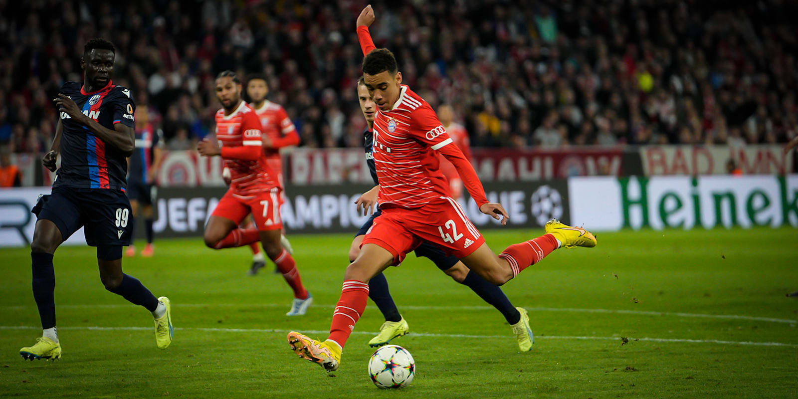 Free highlights: FC Bayern - Viktoria Plzen