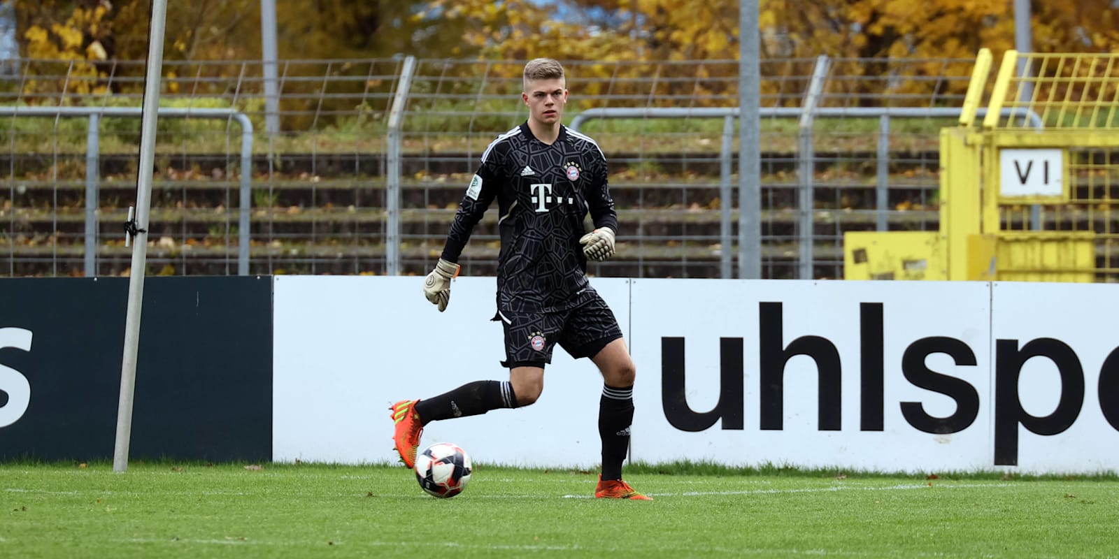 FC Bayern verlängert mit Nachwuchskeeper Ballis