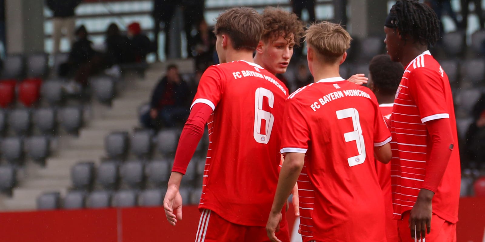 U17 zieht in Hauptrunde ein, U16 ist Derbysieger | FC Bayern