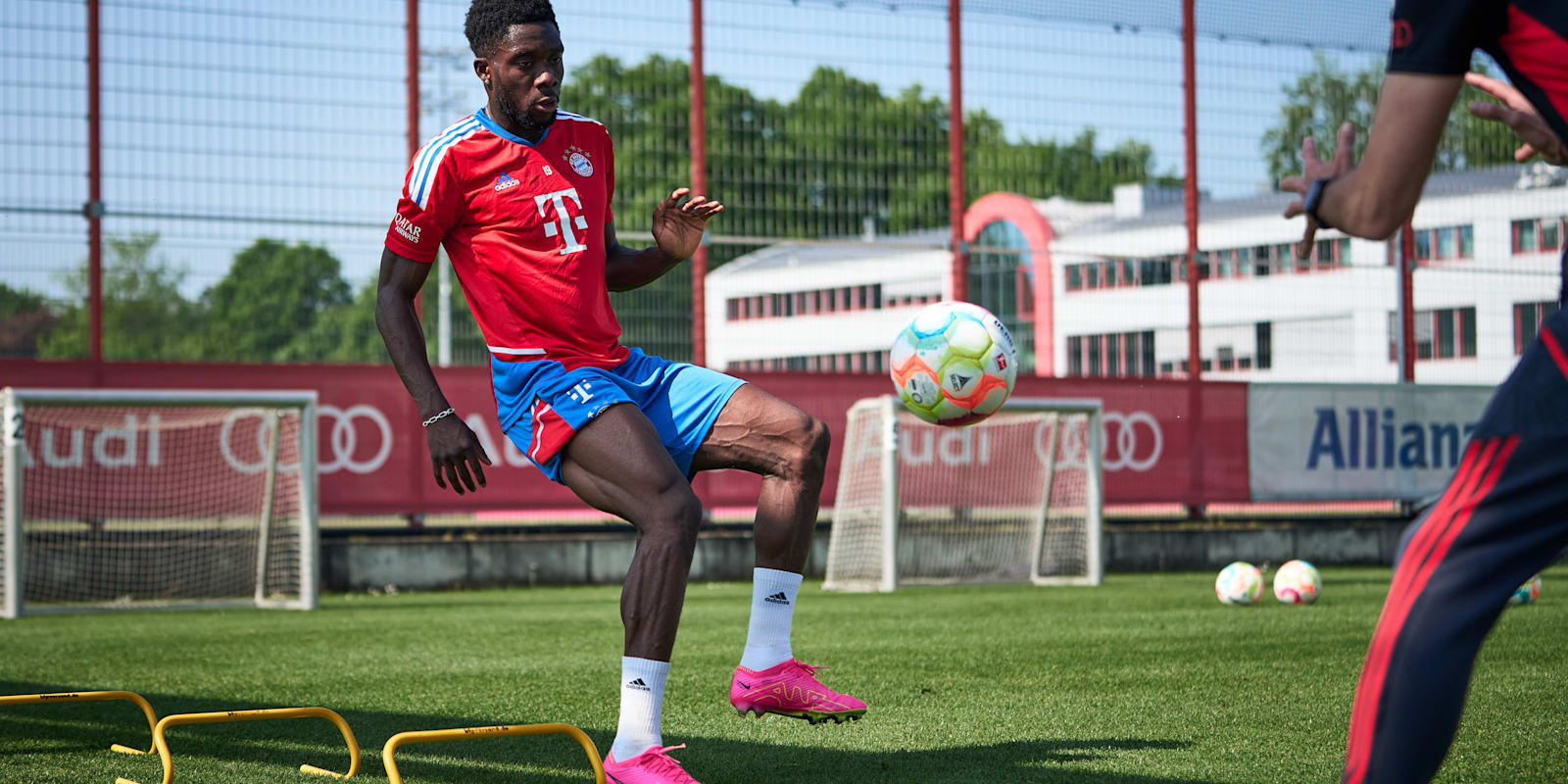 Alphonso Davies trains with ball again