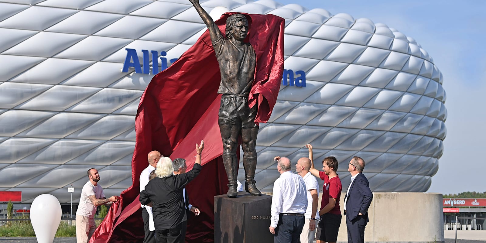 Hoeneß über Gerd Müller: „Ein großartiger Spieler und unglaublicher Mensch“ | FC Bayern