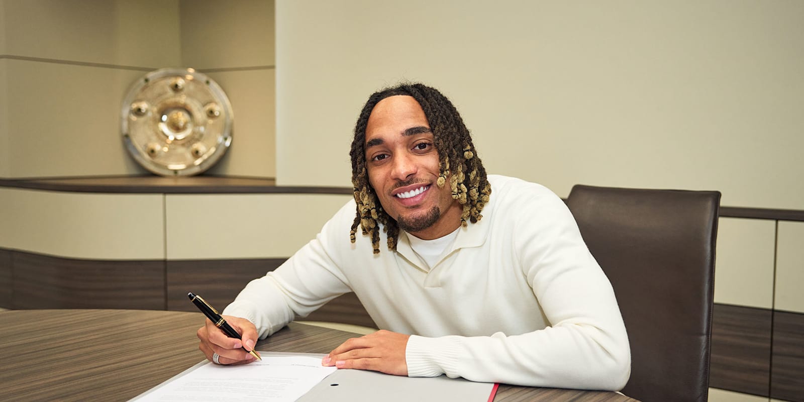 FC Bayern sign Sacha Boey from Galatasaray