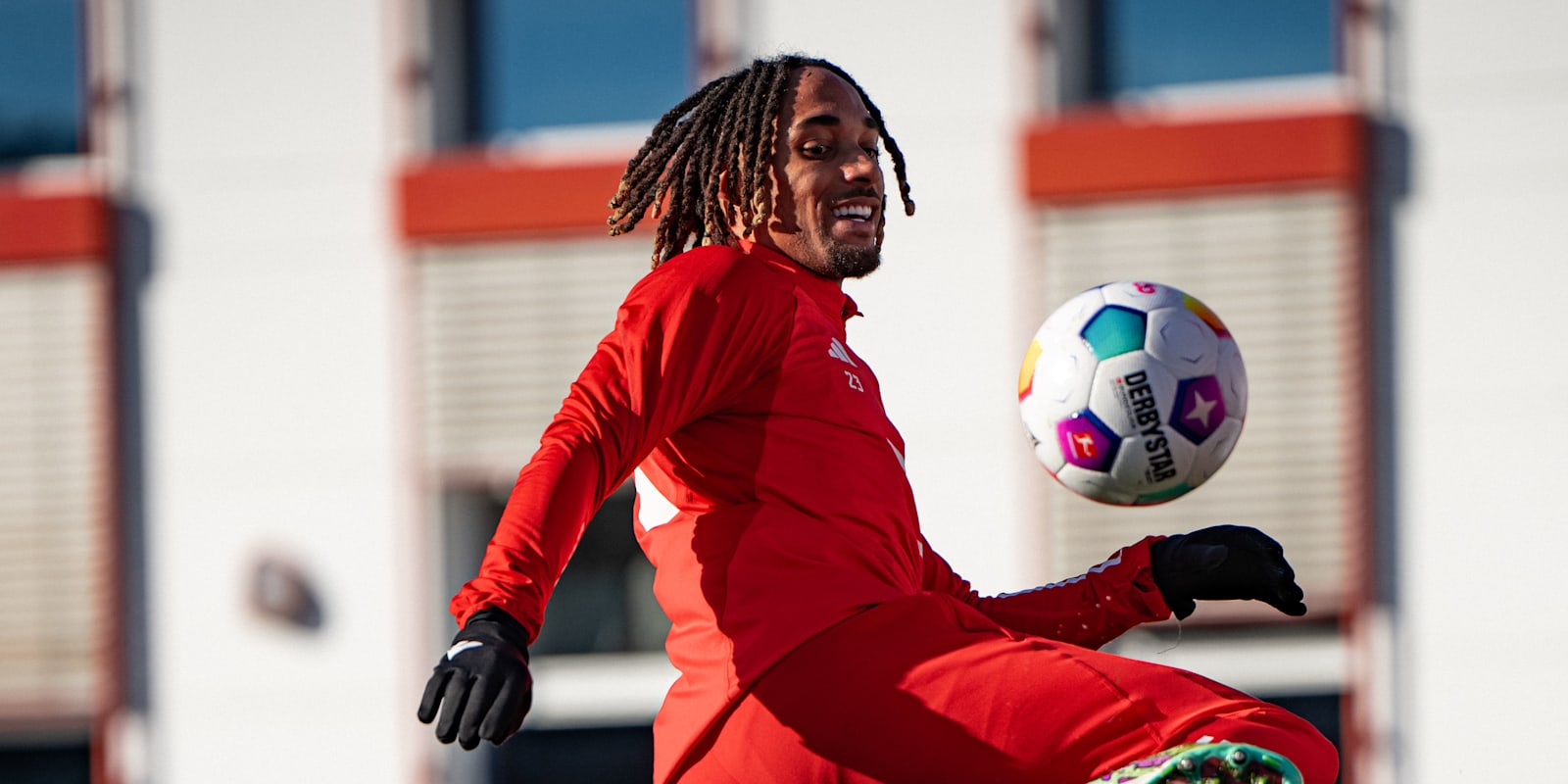 Sacha Boey completes first training session at Bayern