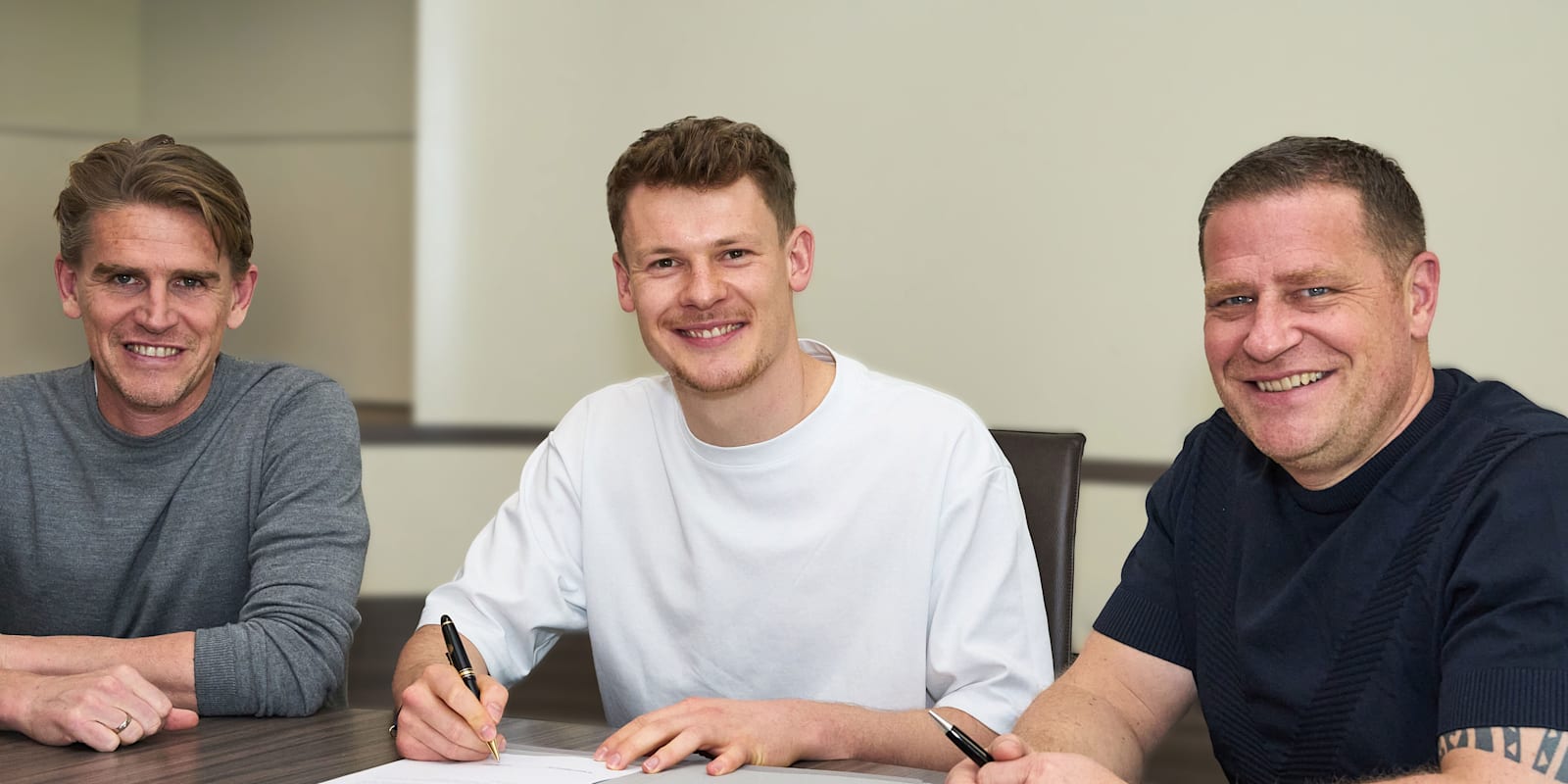 Alexander Nübel signs contract extension at FC Bayern until 2029