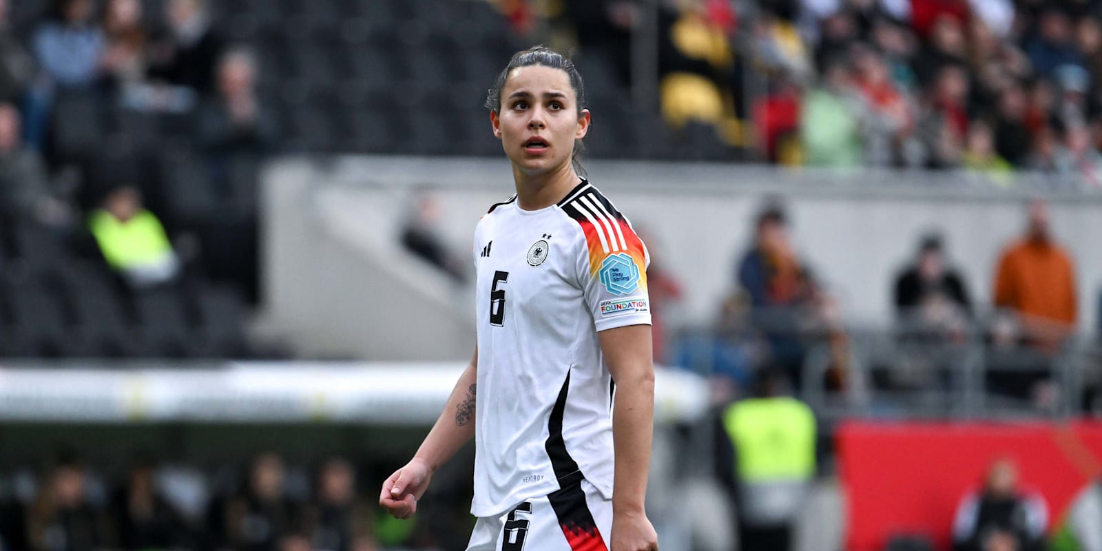 Lena Oberdorf sustains cruciate and medial collateral ligament injury ...