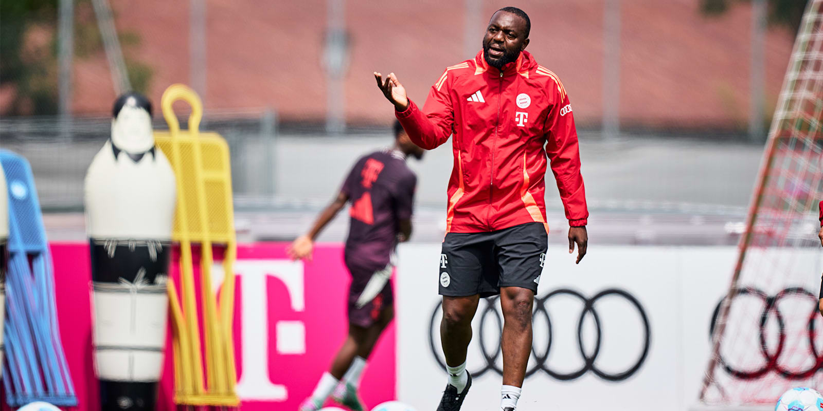 Series: Floribert N'Galula | FC Bayern's coaching staff profiled