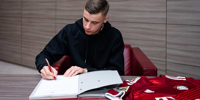 Gabriel Vidović pens deal to 2025 | FC Bayern