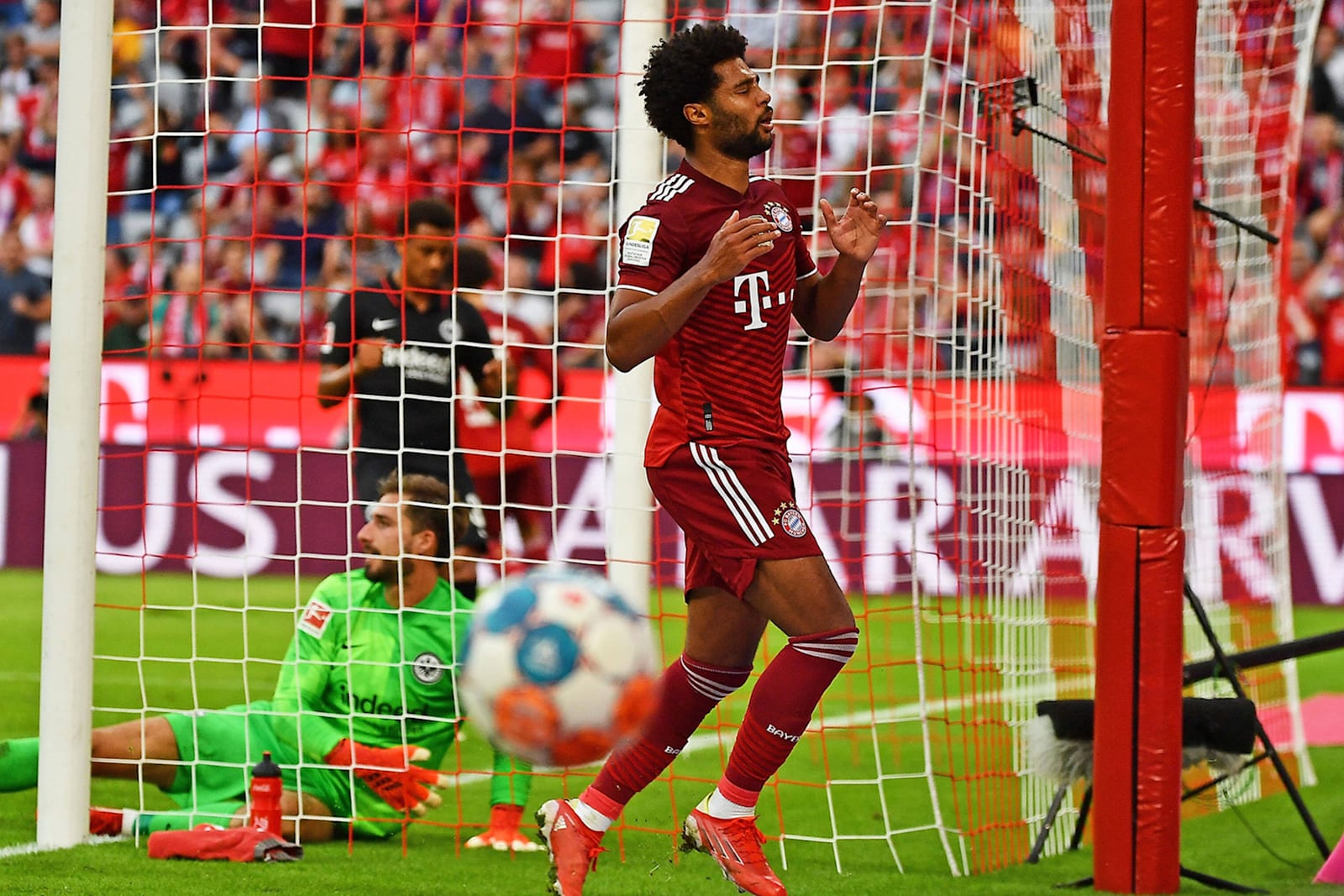 Line-ups: FC Bayern vs. Frankfurt - Bundesliga 21/22