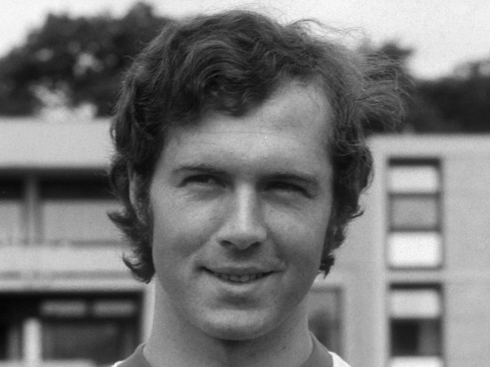 Los jugadores del FC Bayern rinden homenaje a Franz Beckenbauer