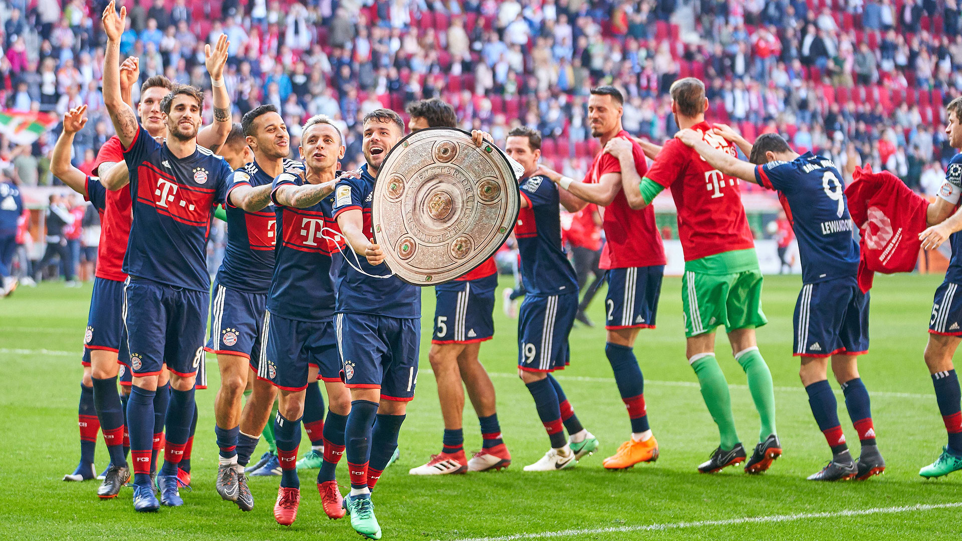 Ein Rückblick auf die 6. Meisterschafts-Saison in Folge - FC BAYERN.TV