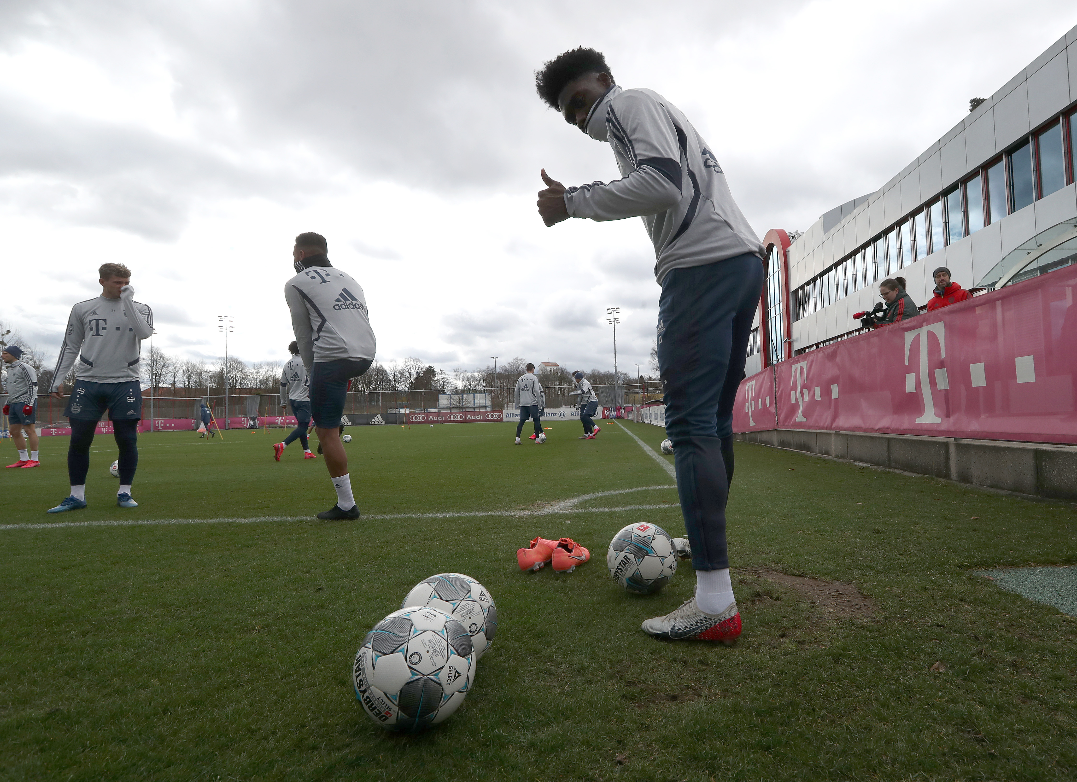 Video: Davies' daring tricks and stunning goals in training