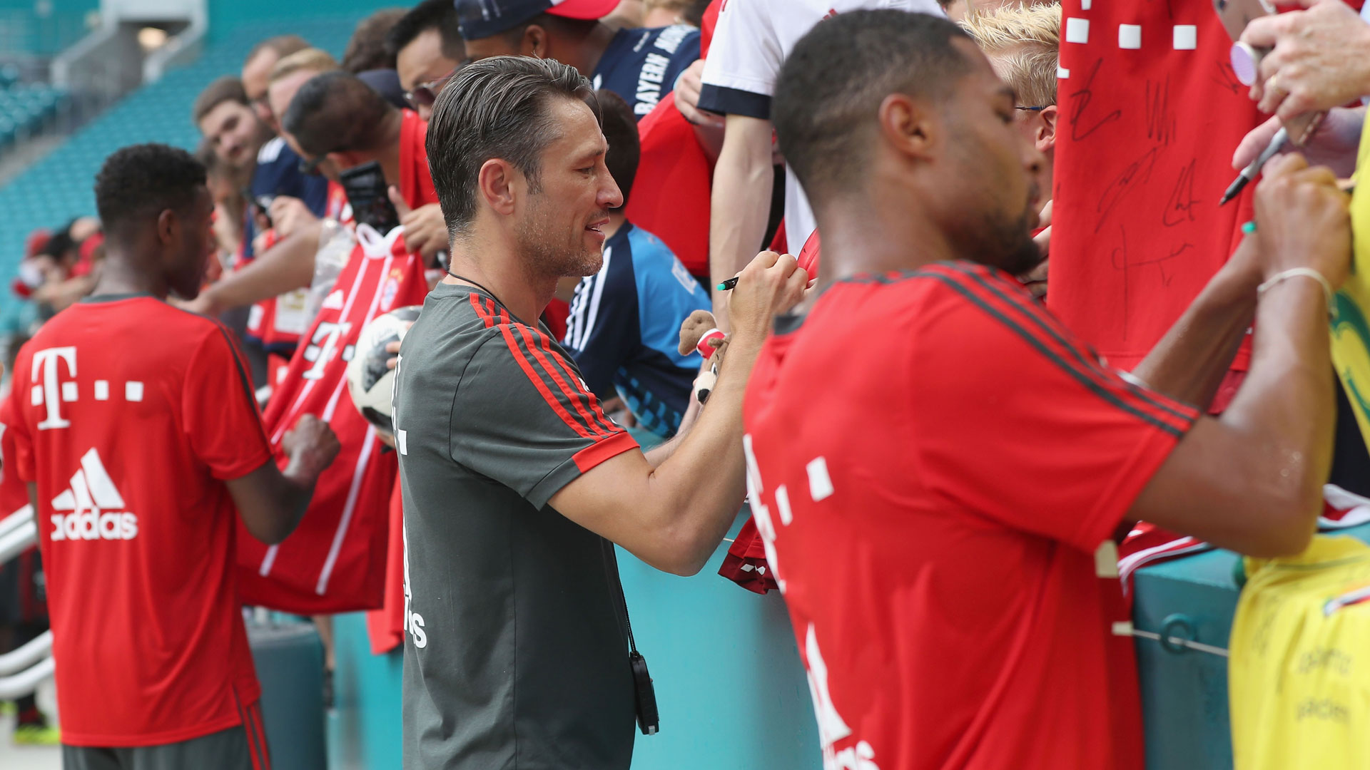 Training und Autogramme im Hard Rock Stadium - FC BAYERN.TV