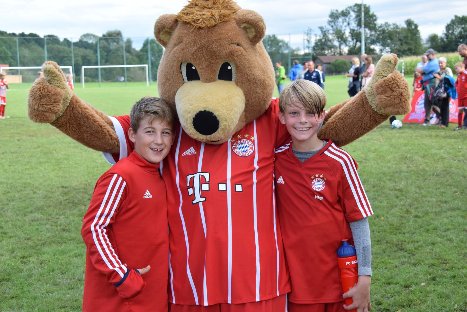 Fußballcamp in Waging - FC BAYERN.TV