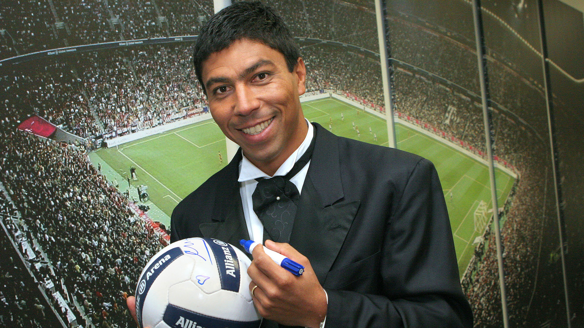Autograph signing with Giovane Elber on 18 March - Allianz Arena (EN)