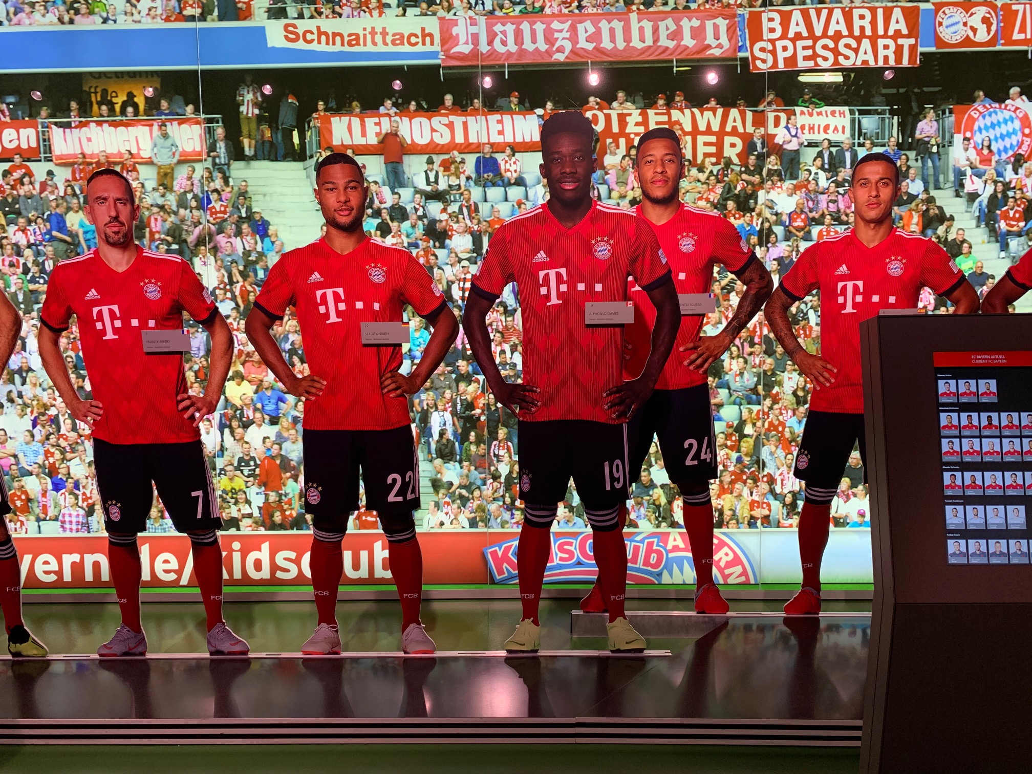 Davies lebensgroß in der FC Bayern Erlebniswelt - MUSEUM