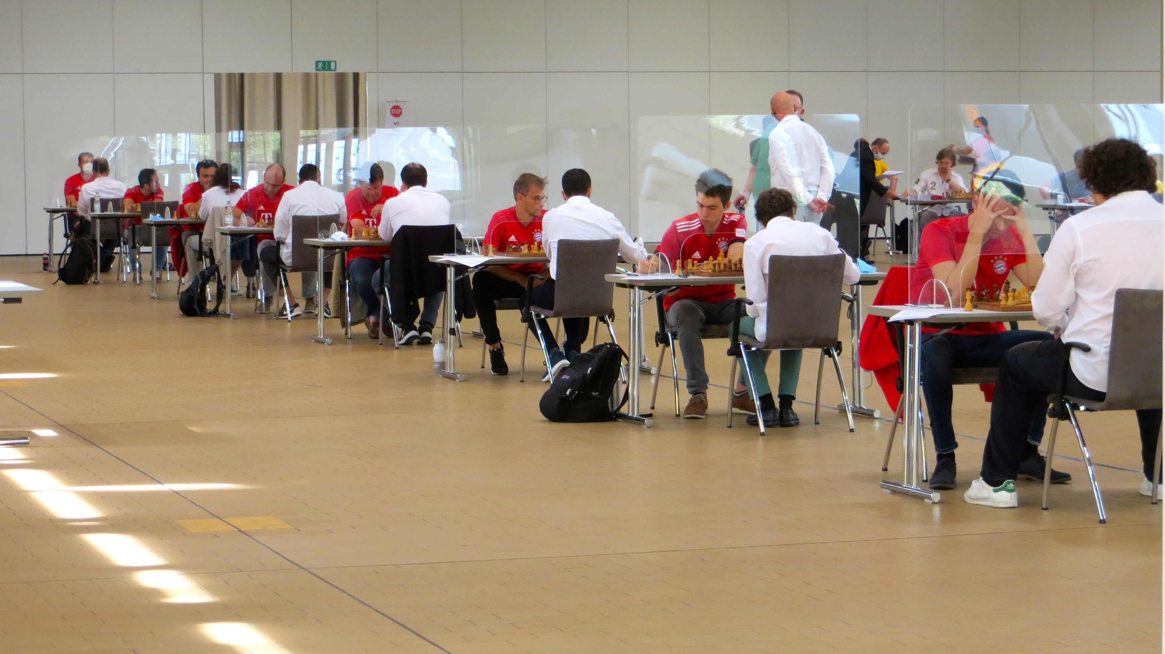 Endlich! Schach-Bundesligisten spielen wieder! - FC Bayern München e.V.