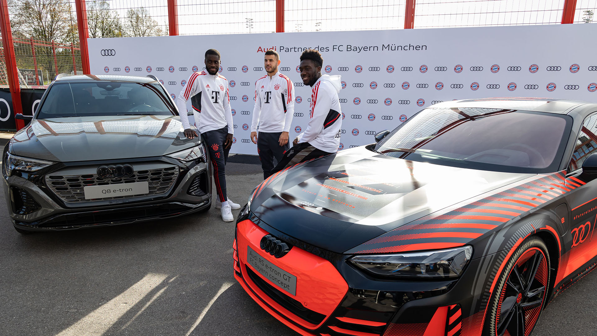 Los profesionales del FC Bayern reciben los nuevos coches de Audi